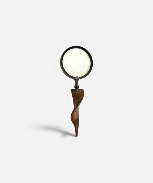 Oversized Twist Magnifying Glass