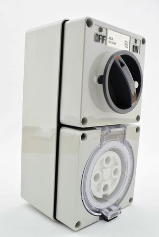 56Series SWITCHED SOCKET 4 PIN 40A IP66